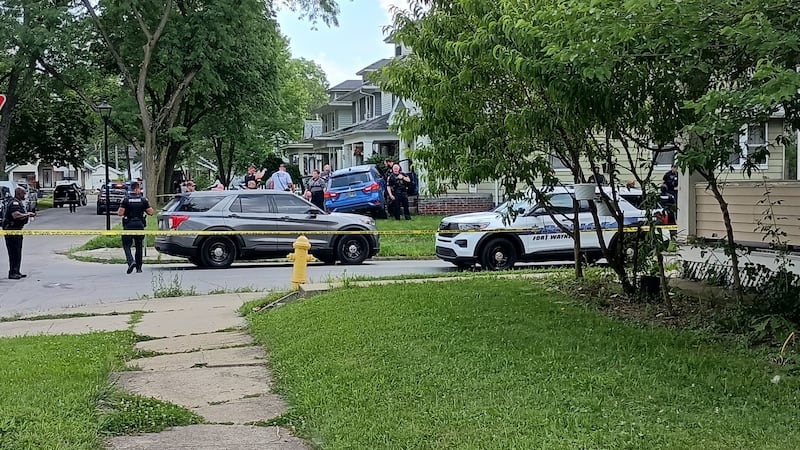 FWPD investigating early morning stabbing in downtown Fort Wayne FWPD investigating early morning stabbing in downtown Fort Wayne